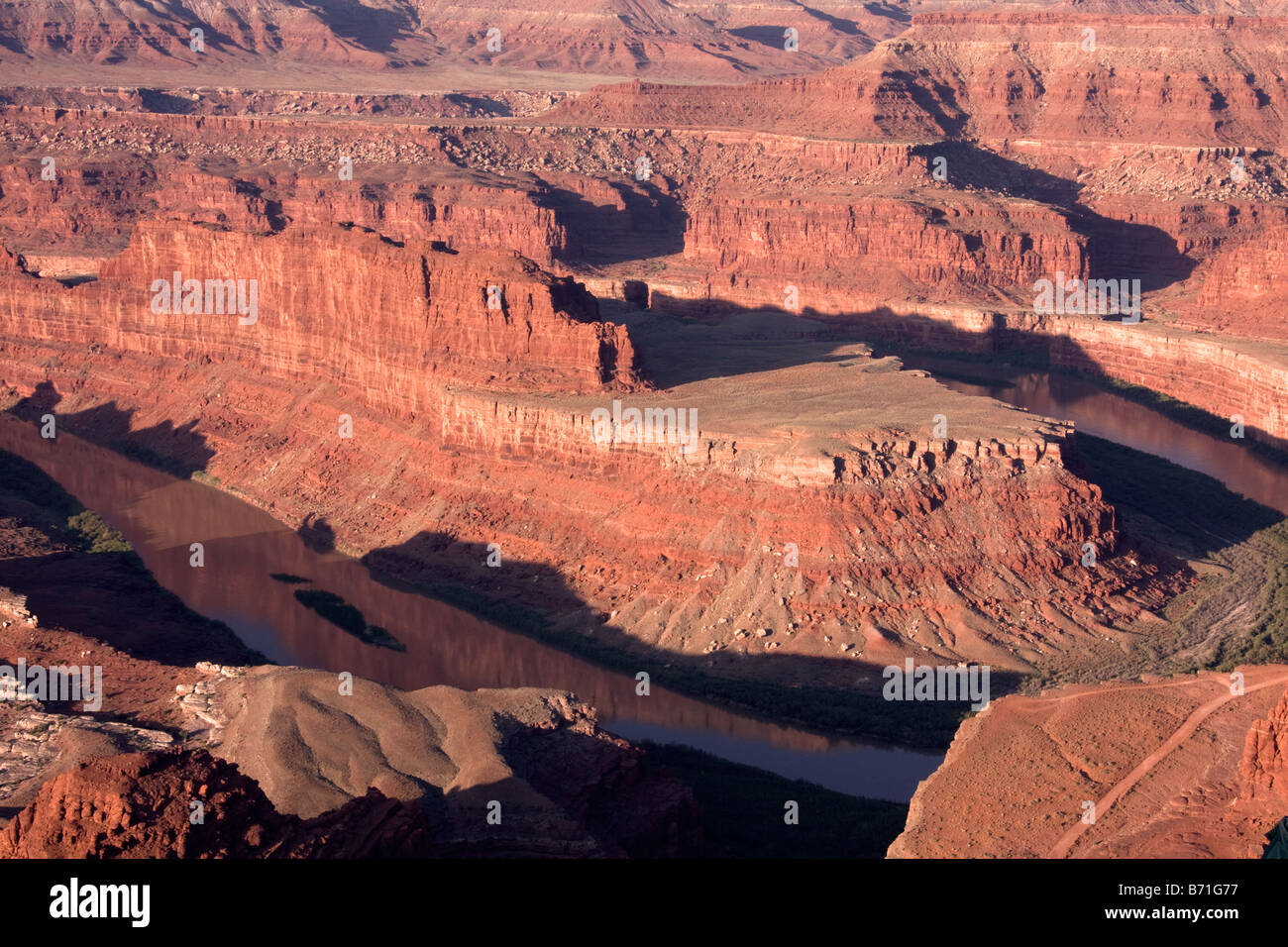 The Colorado River meanders thru The Gooseneck in early morning viewed ...
