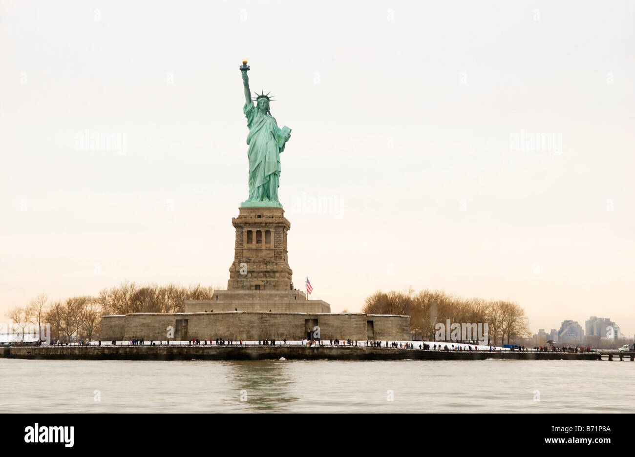 ellis island statue of liberty Stock Photo - Alamy