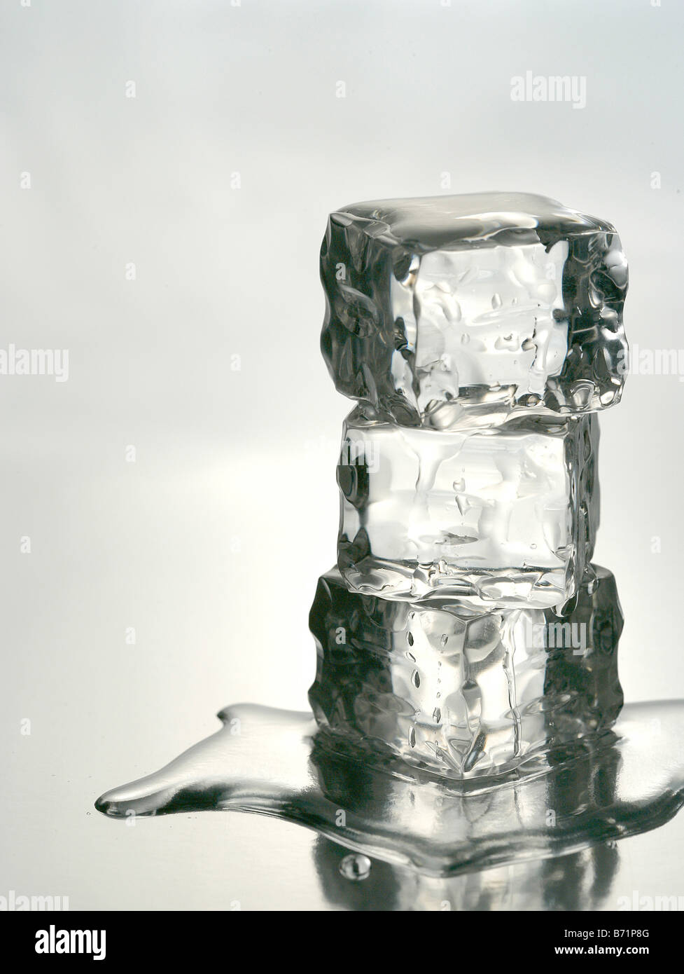 Water Ice cube Melting Stock Photo - Alamy