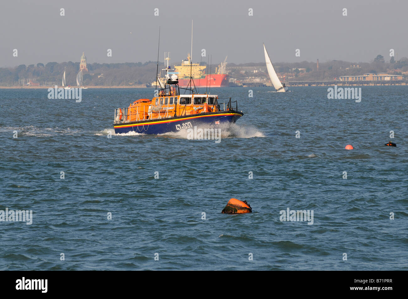 Calshot s Tyne class lifeboat on excercise in the Solent Stock Photo ...