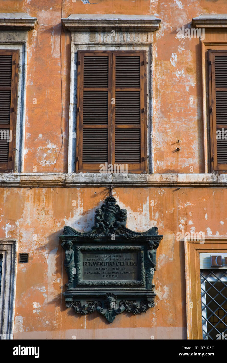 Plaque on the side of the house in which Benvenuto Cellini used to live ...