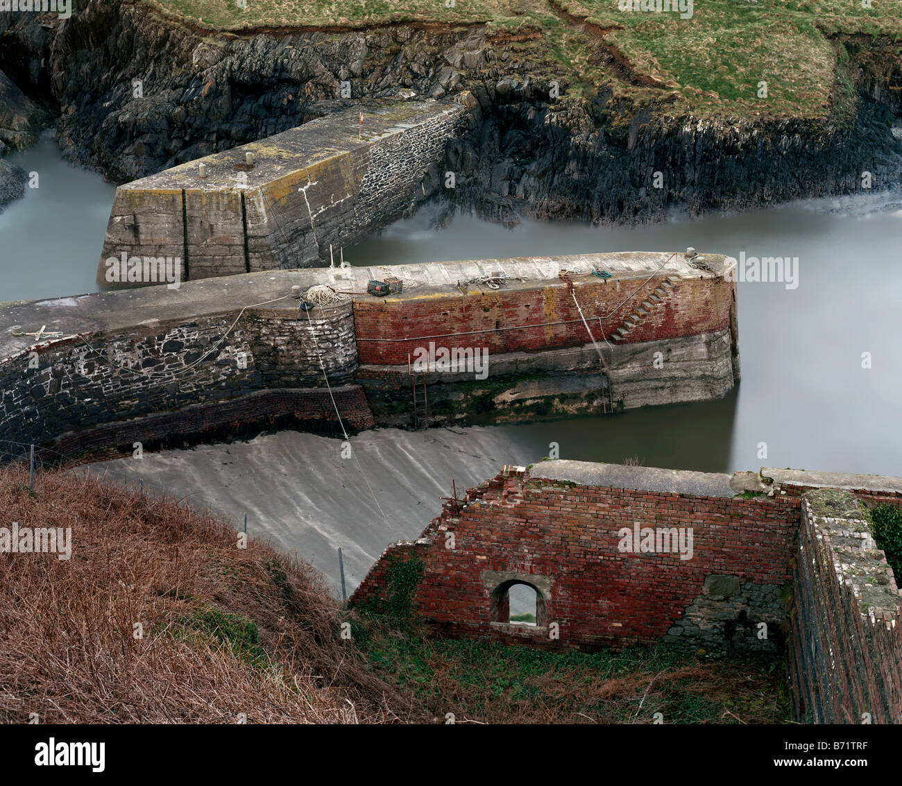 Porthgain west hi-res stock photography and images - Alamy
