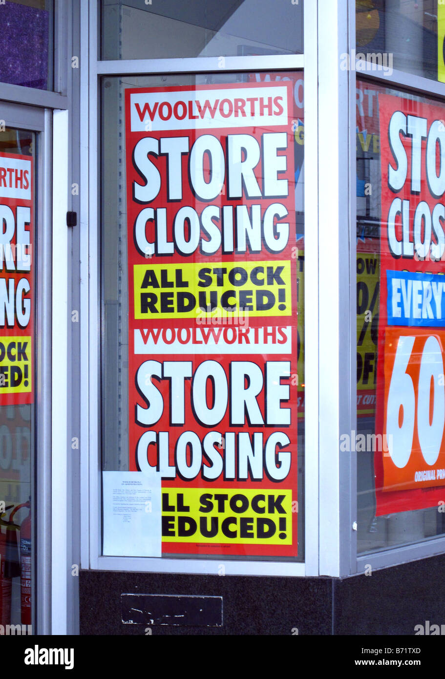 Final closing store sale signs hi-res stock photography and images - Alamy