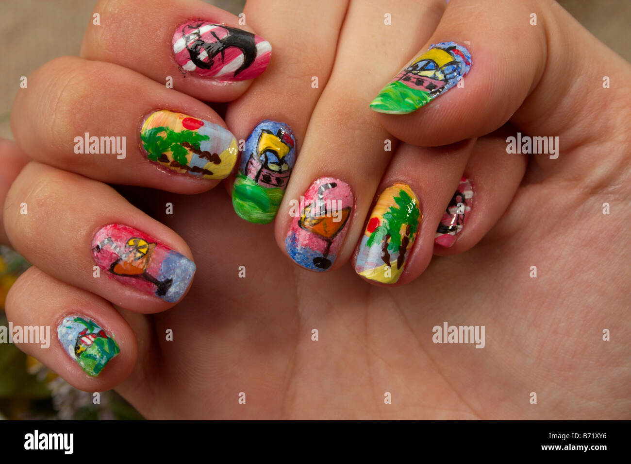 Drawing on nails of unusual figures gives to the woman originality ...