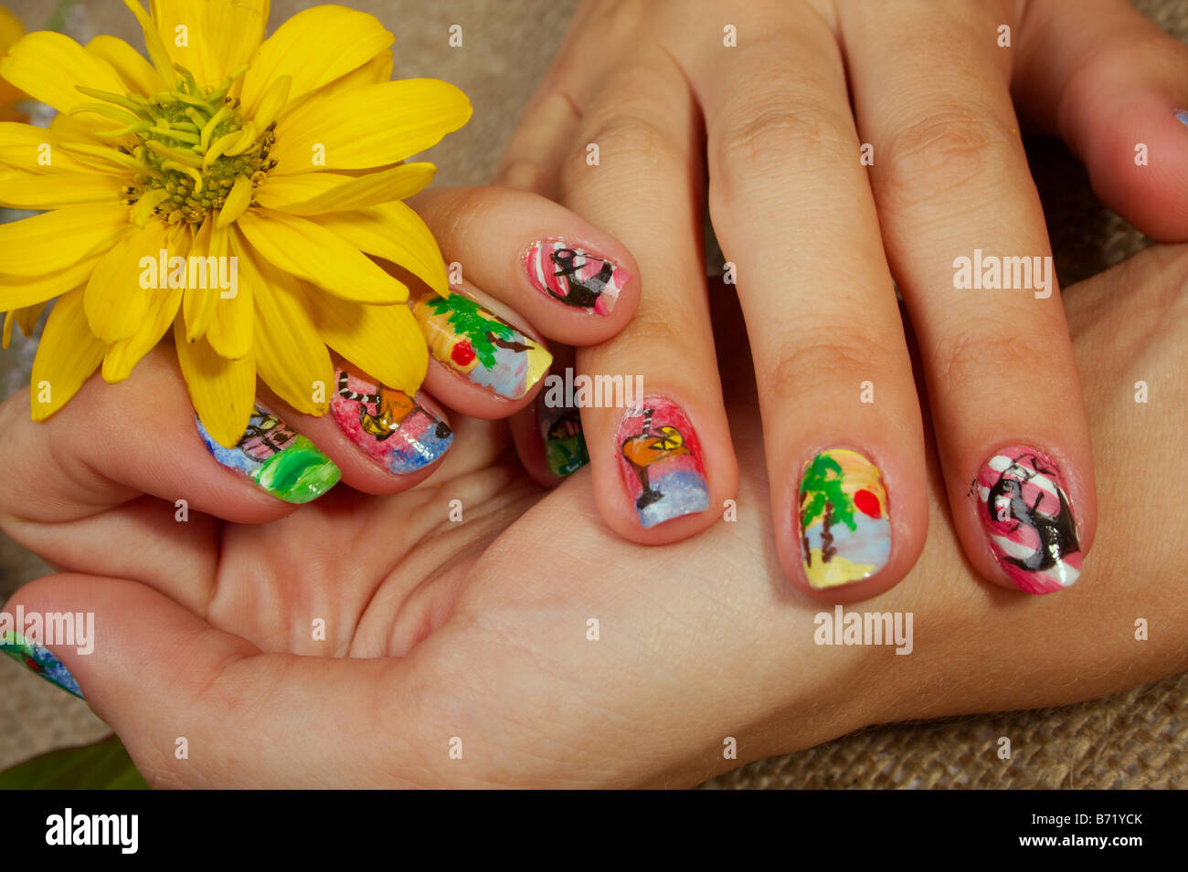 Drawing on nails of unusual figures gives to the woman originality ...