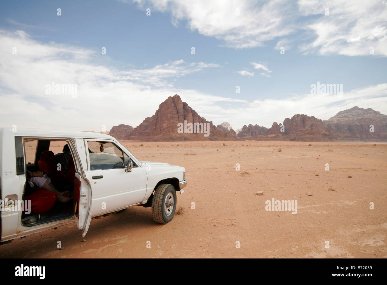 Wadi rum jeep safari High Resolution Stock Photography and Images - Alamy