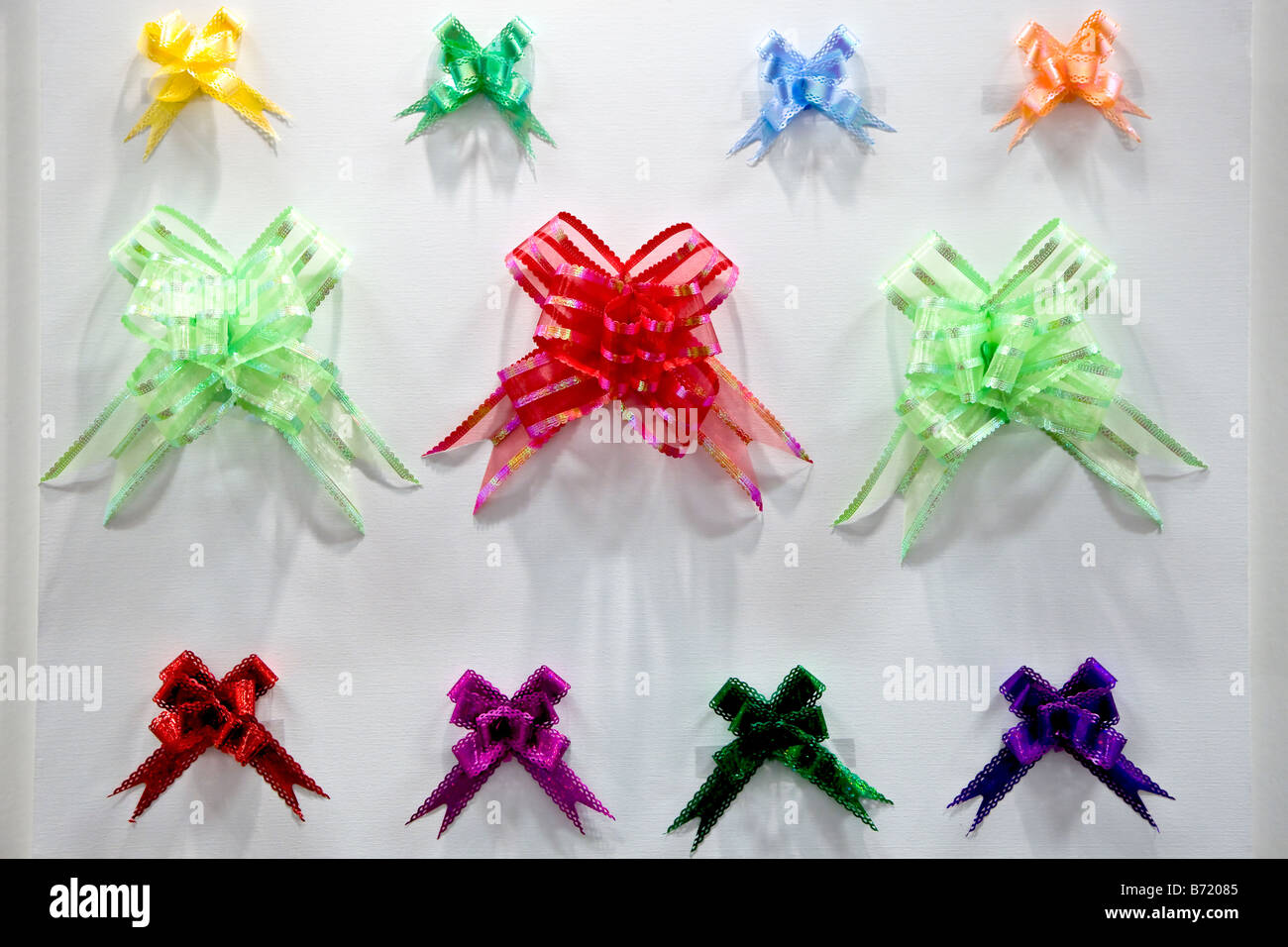 String bows hi-res stock photography and images - Alamy