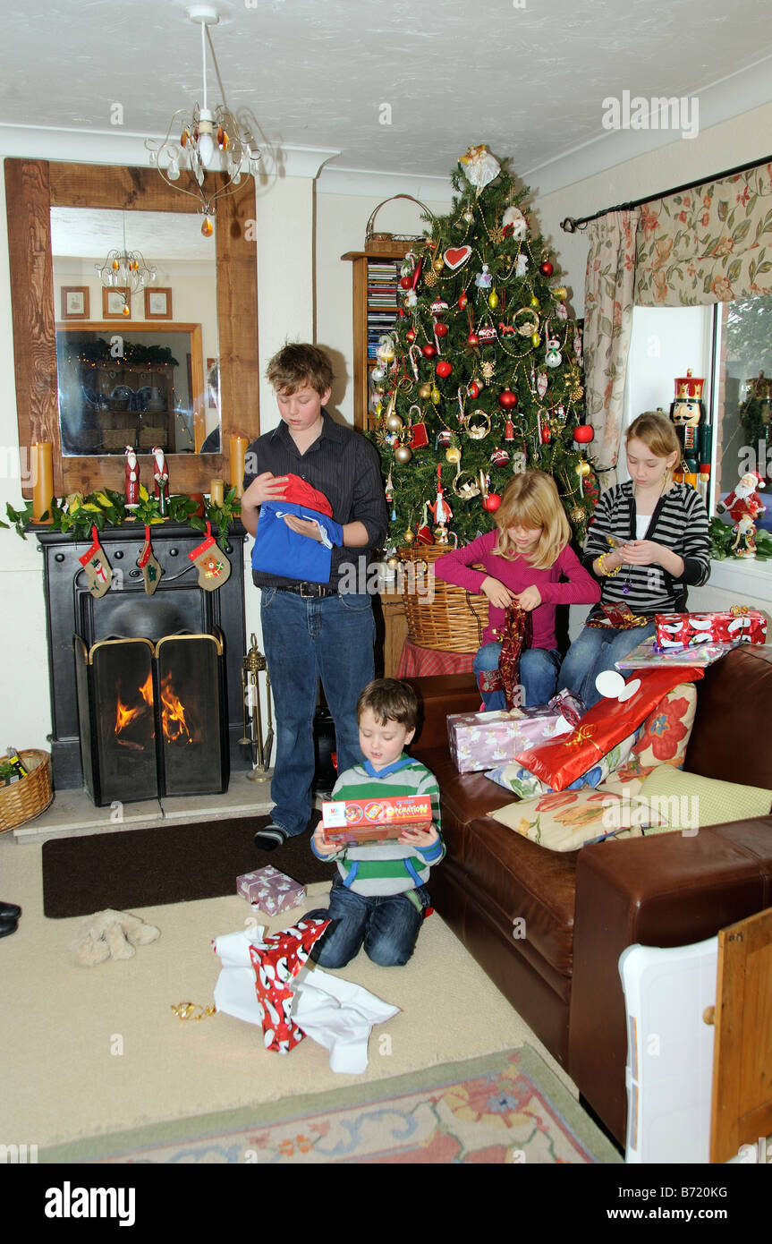 Family Around Open Fire High Resolution Stock Photography and Images ...