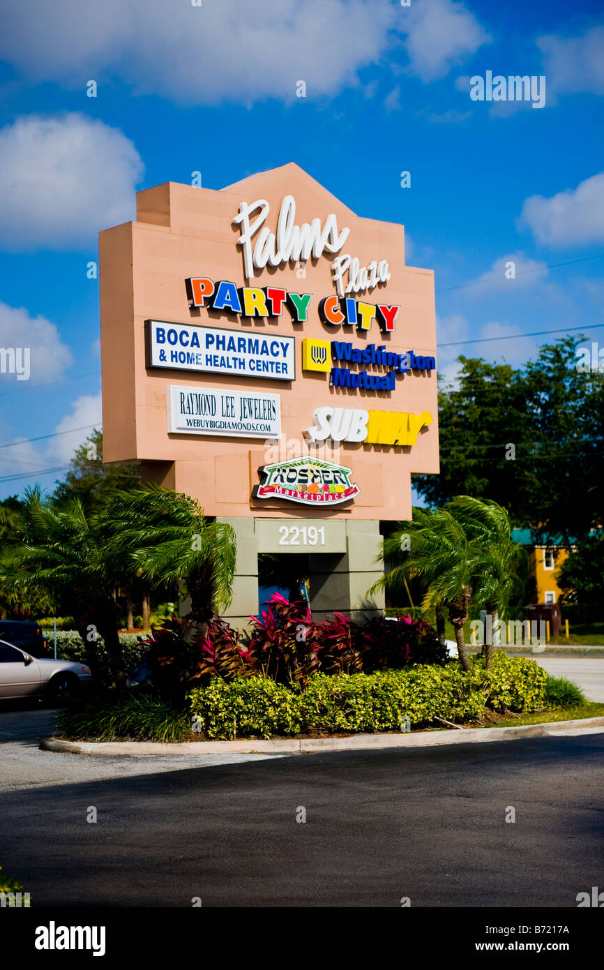 Boca Raton , interesting signs entrance to Palms Plaza, Boca Pharmacy ...
