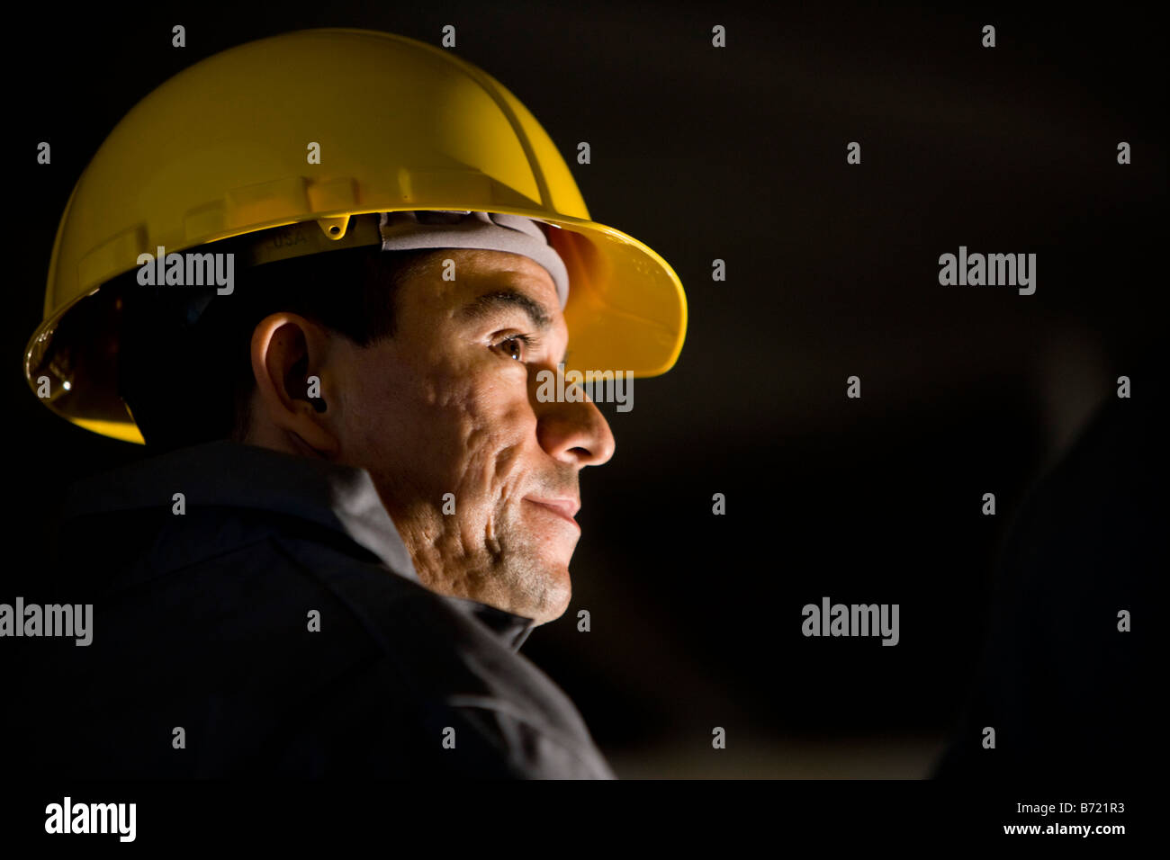 Headshot profile of male worker wearing hardhat Stock Photo - Alamy