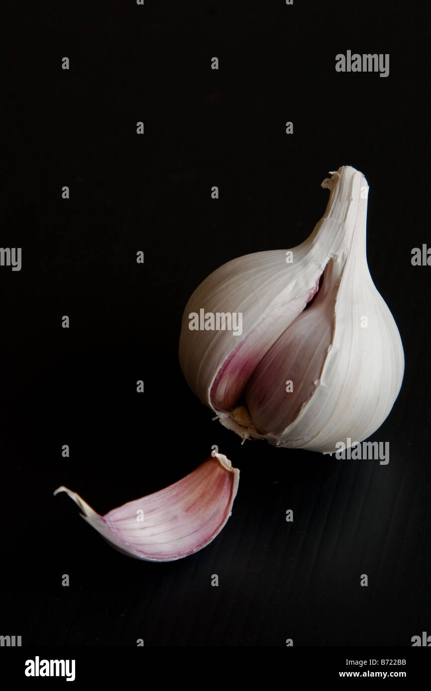 Unpeeled garlic loose hi-res stock photography and images - Alamy