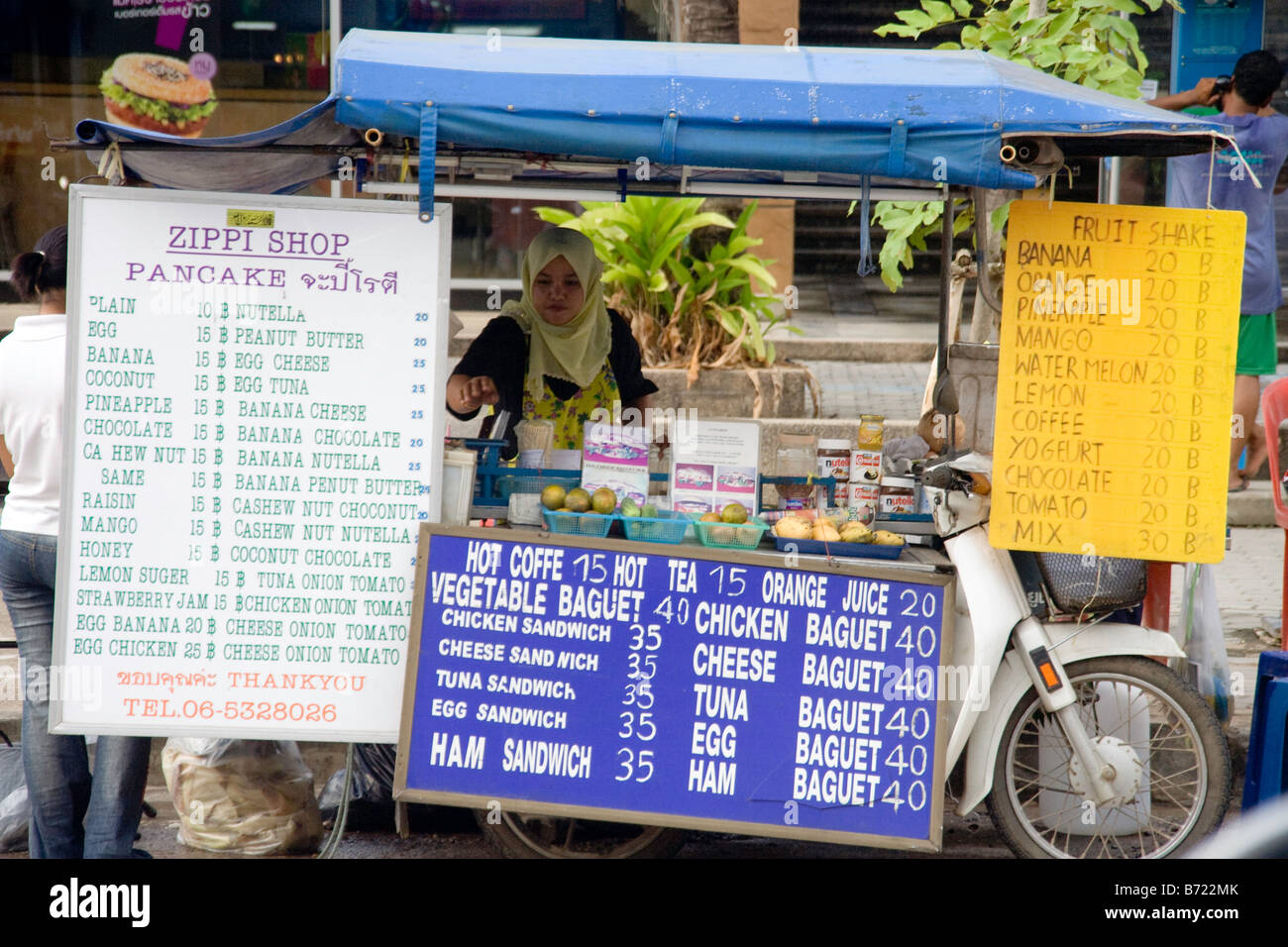 Streetside market hi-res stock photography and images - Alamy