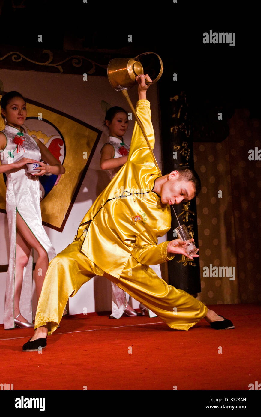 Chengdu, sichuan theatre hi-res stock photography and images - Alamy