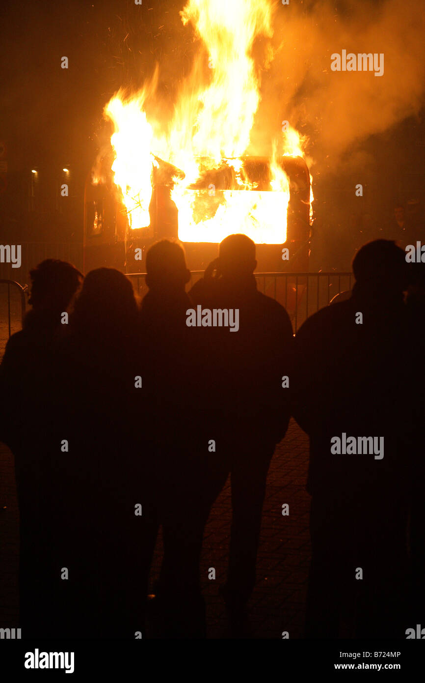 Caravan fire bonfire heat flame crowd people Stock Photo - Alamy