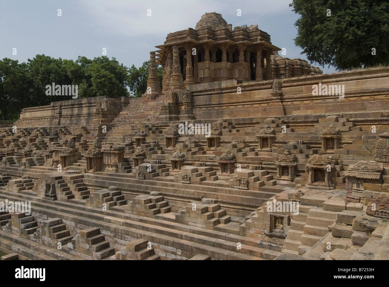 Sun temple modhera hi-res stock photography and images - Alamy
