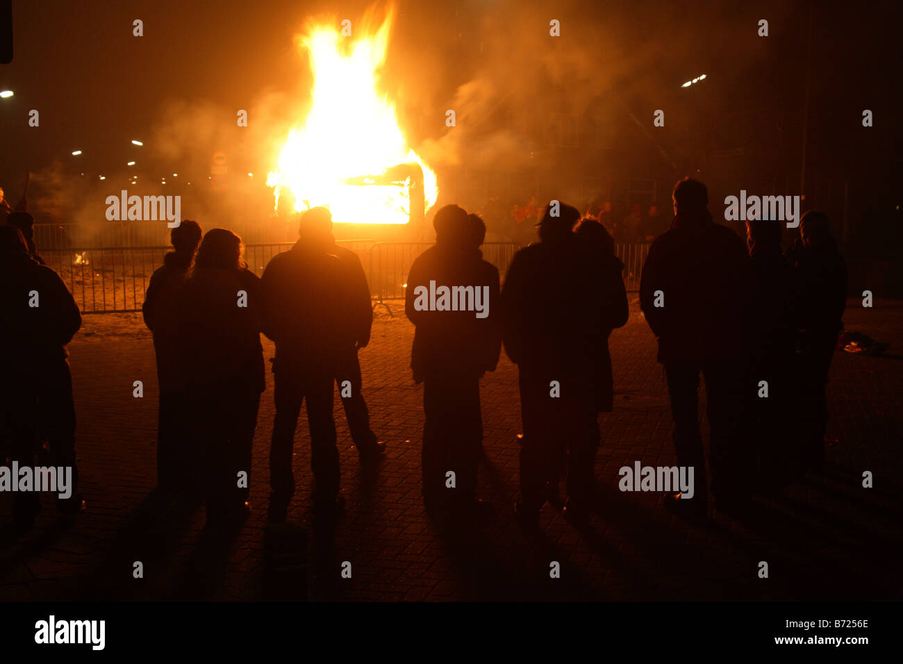 Caravan fire bonfire heat flame crowd people Stock Photo - Alamy