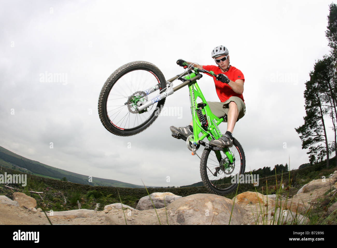 Mountain biker riding over rocks hi-res stock photography and images ...