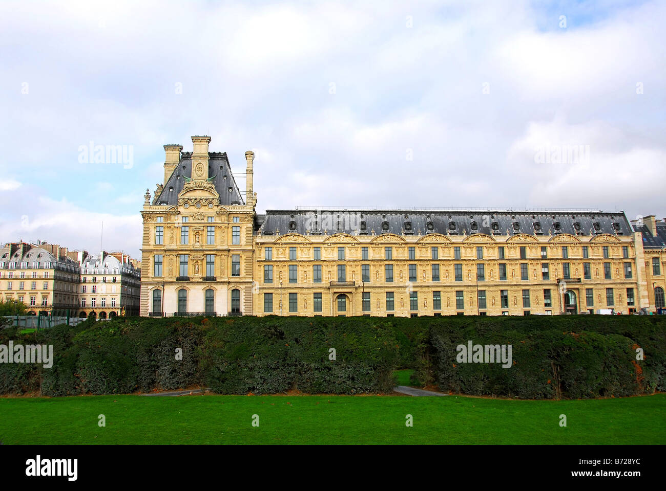 Famous paris buildings hi-res stock photography and images - Alamy