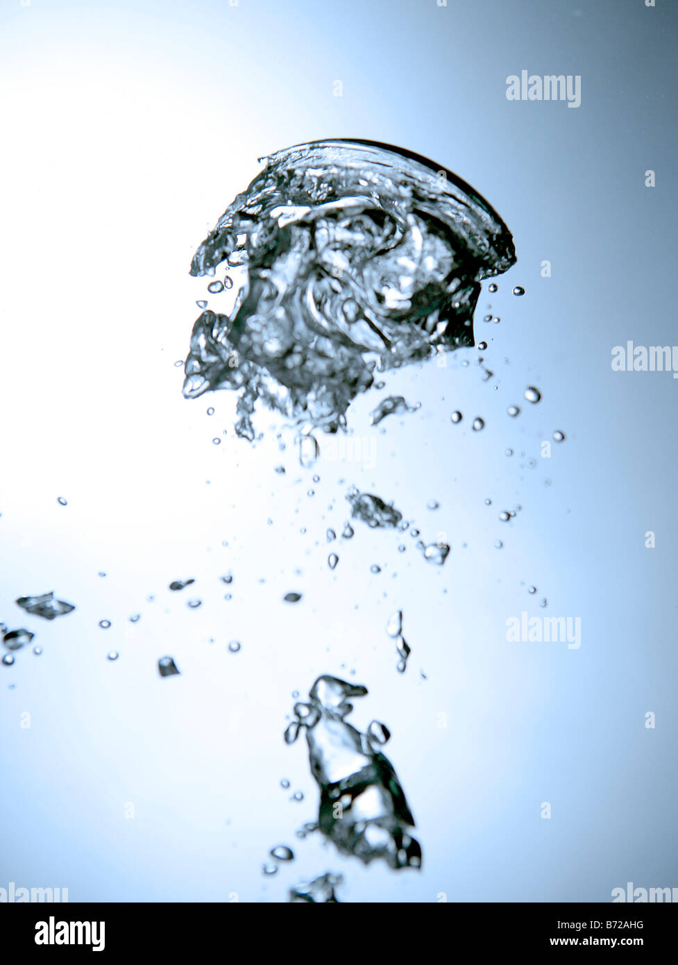 Water Ice cube Sinking Bubble Stock Photo - Alamy