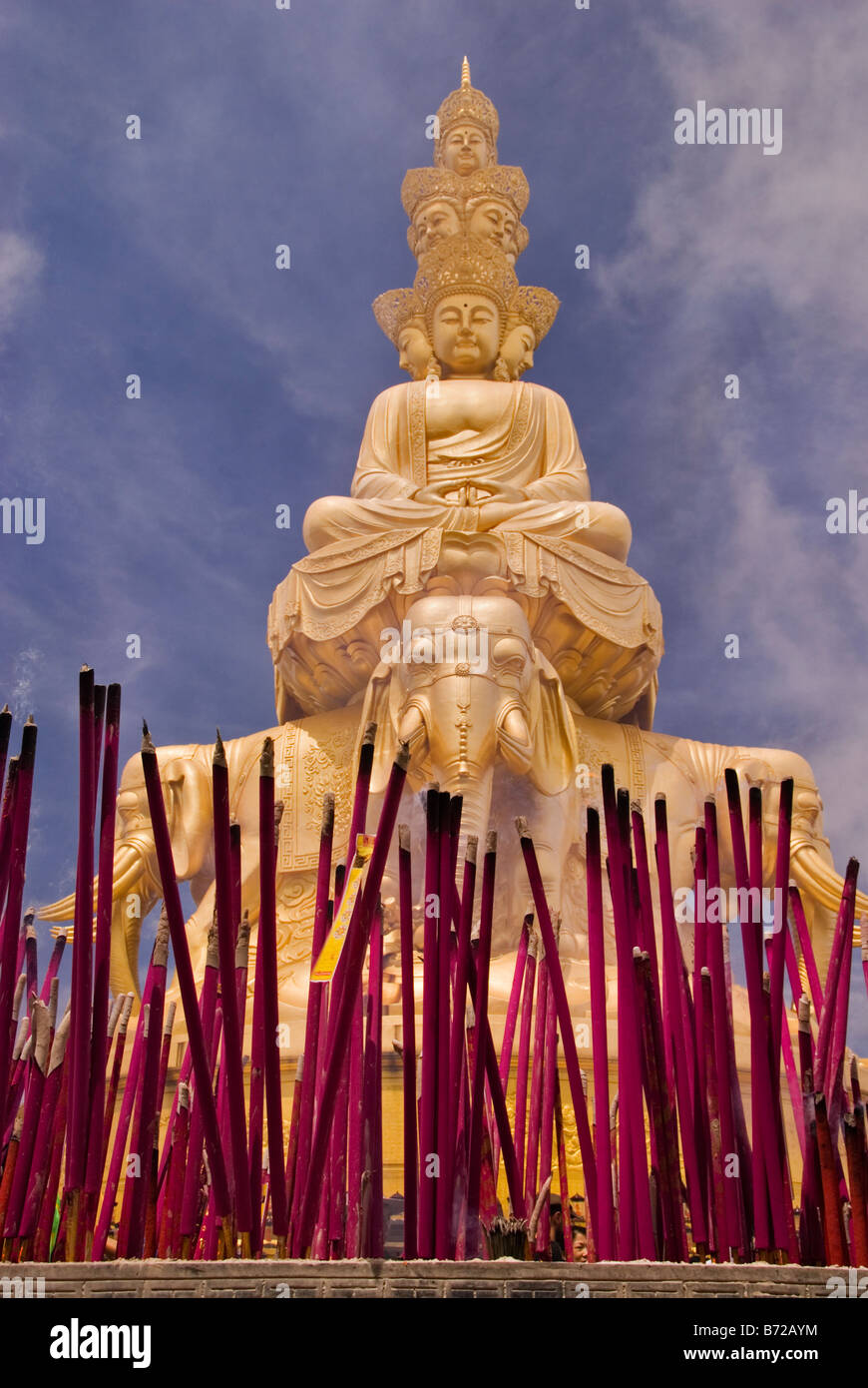 Golden summit temple emei shan hi-res stock photography and images - Alamy