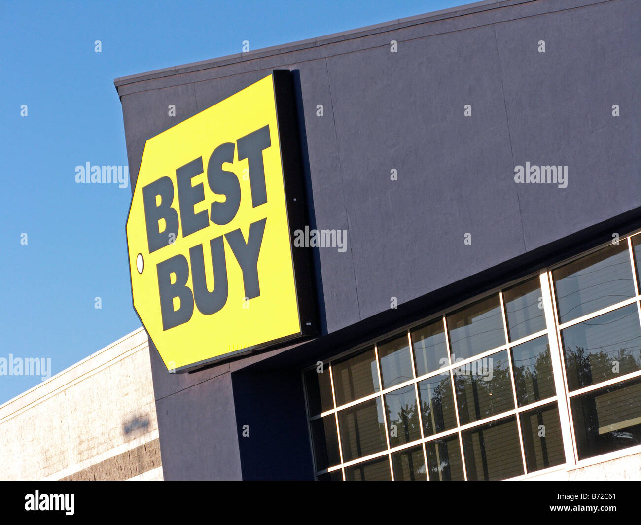 Electronics shop inventory hi-res stock photography and images - Alamy