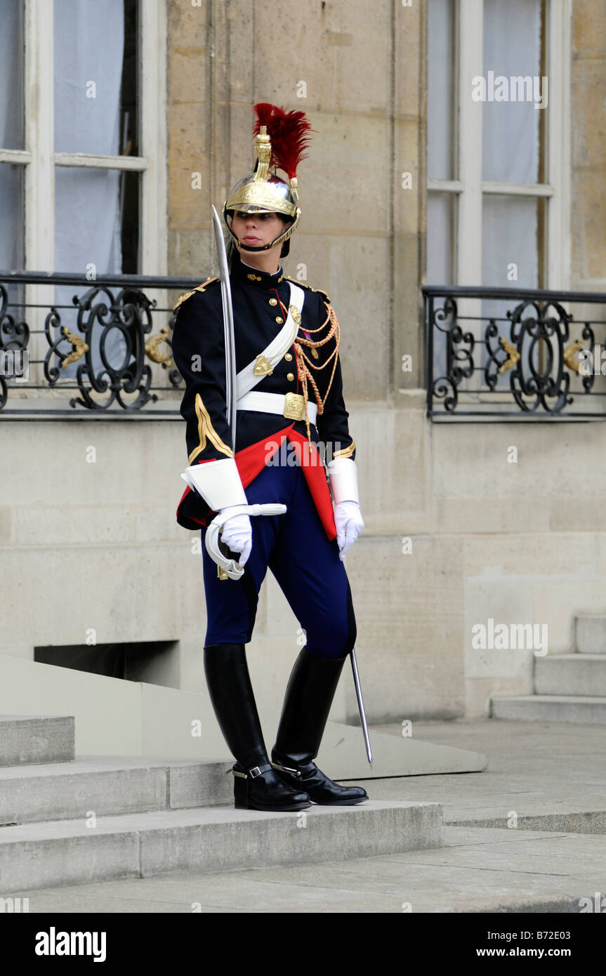 Portrait of a Republican guard standing at the entrance of the Elysee ...