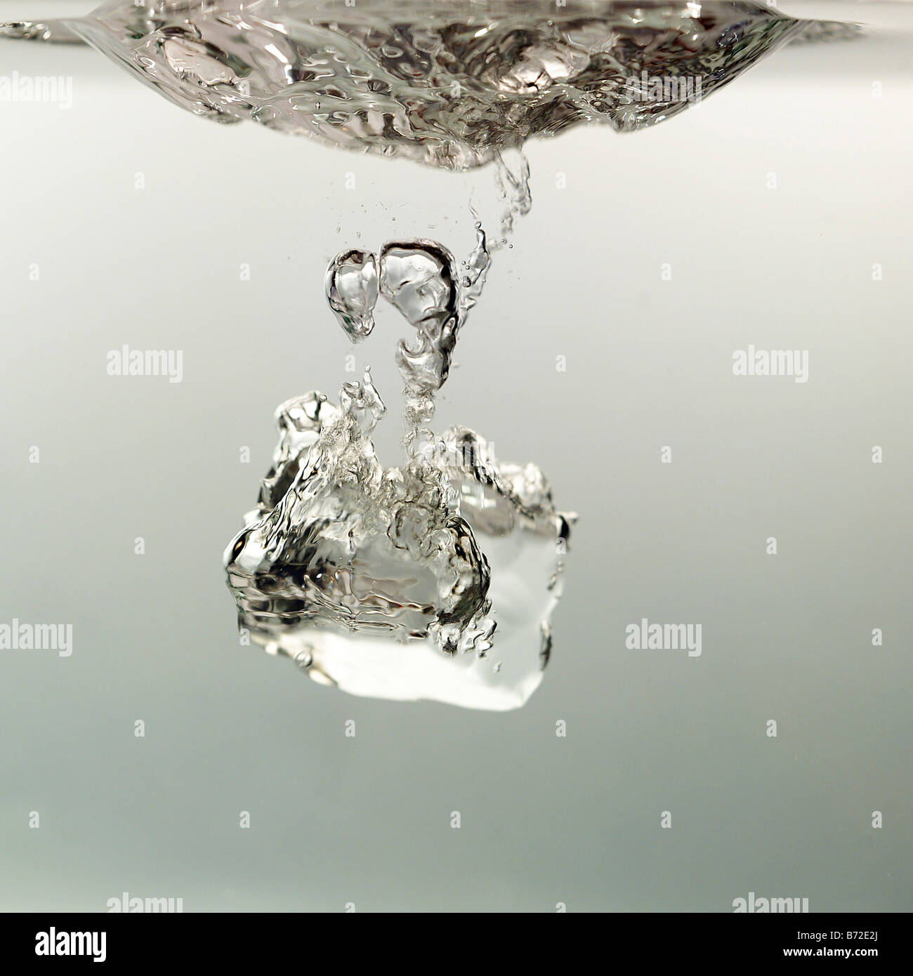 Water Ice cube Sinking Bubble Stock Photo - Alamy