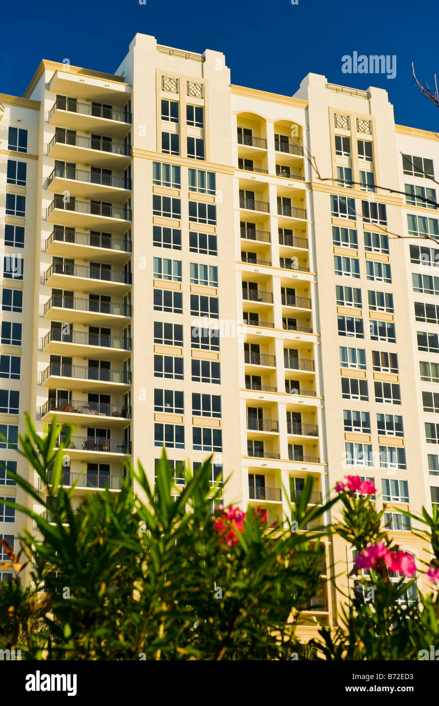 Villa riviera apartment block hi-res stock photography and images - Alamy