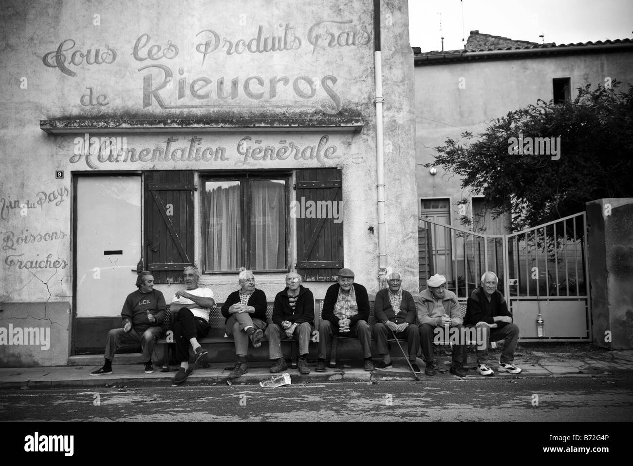 Old men friends Black and White Stock Photos & Images - Alamy