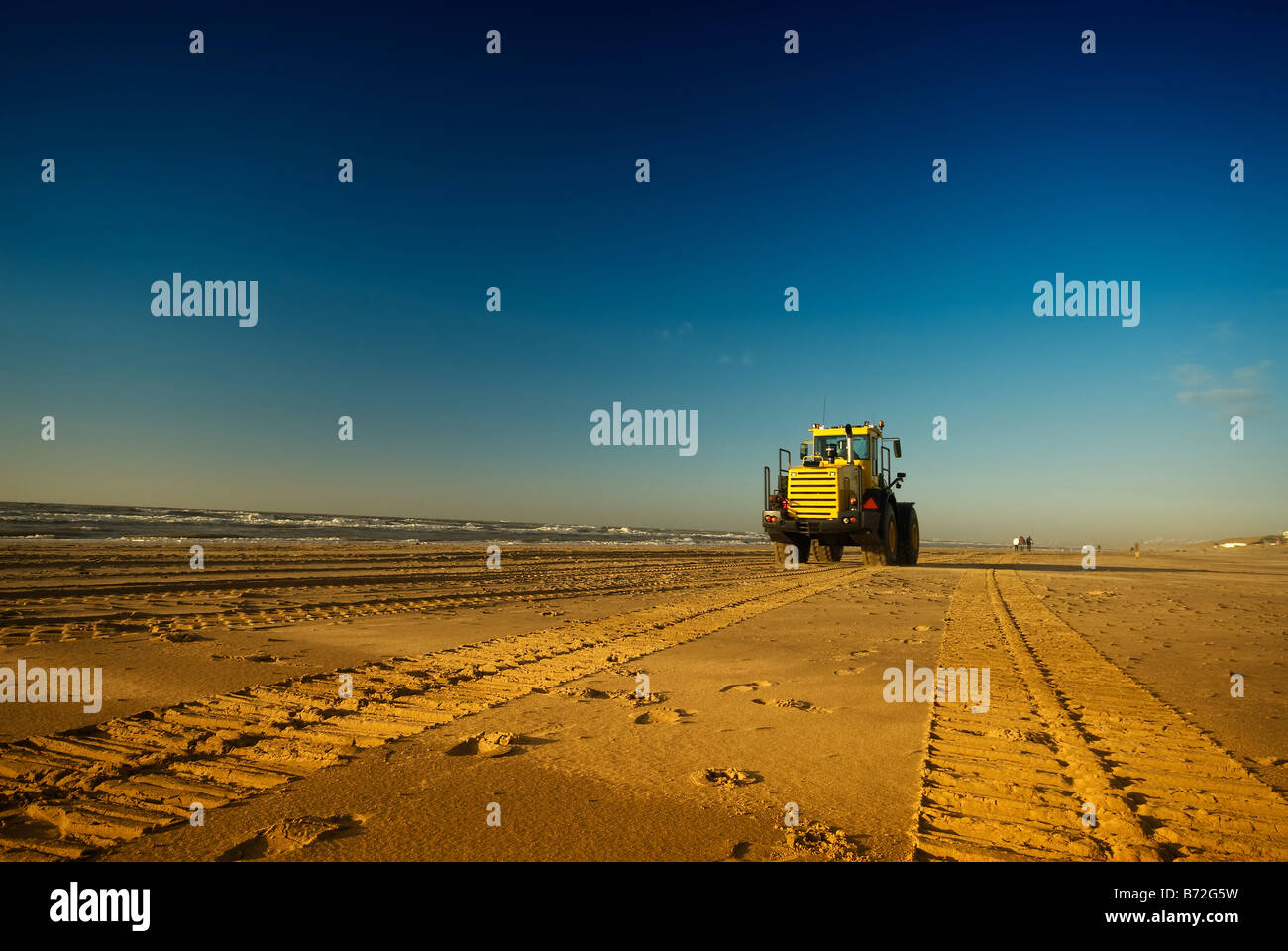 Bulldozer tracks hi-res stock photography and images - Alamy