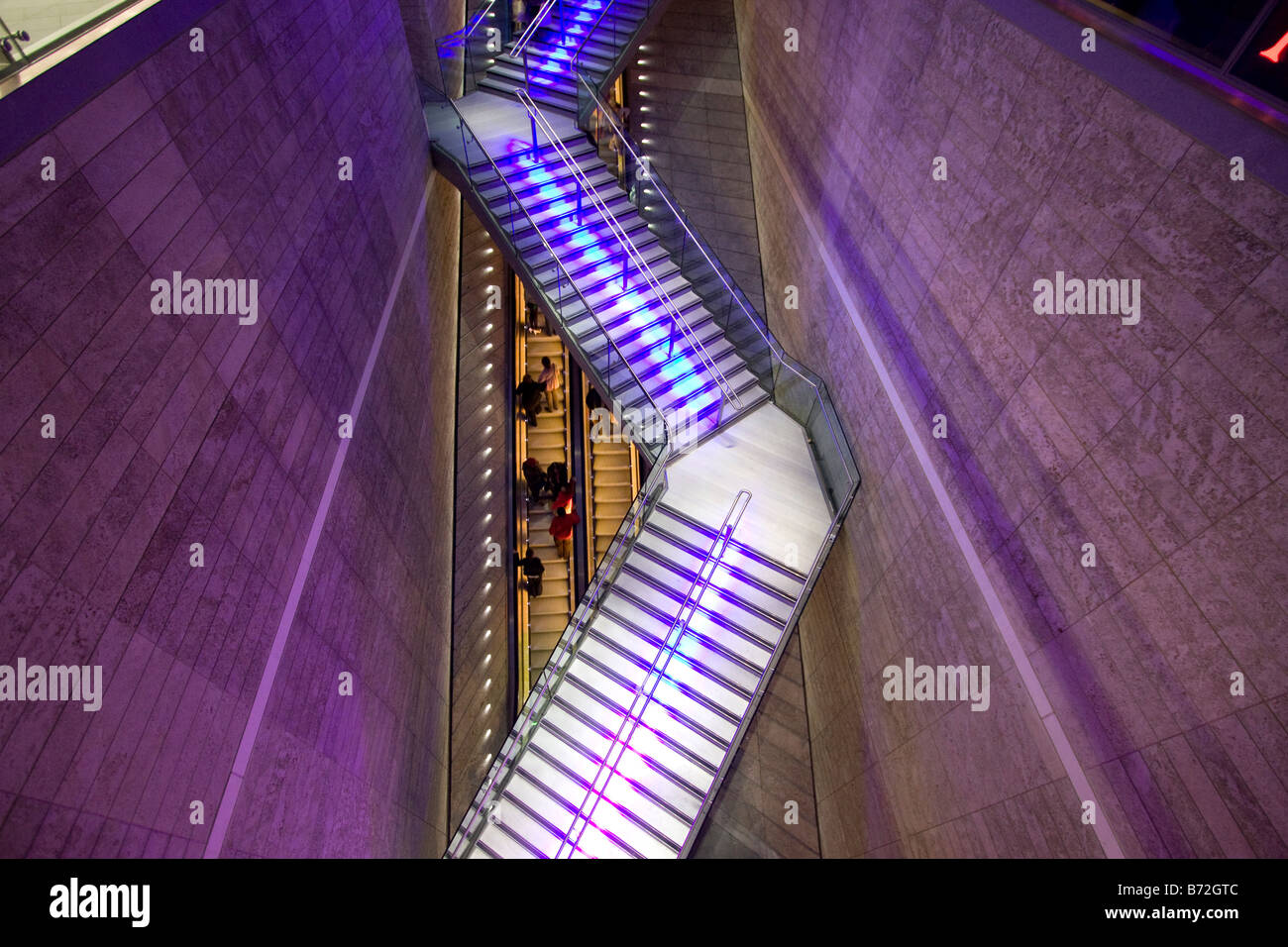 Escalator at the Liverpool One (Liverpool 1) retail shopping ...