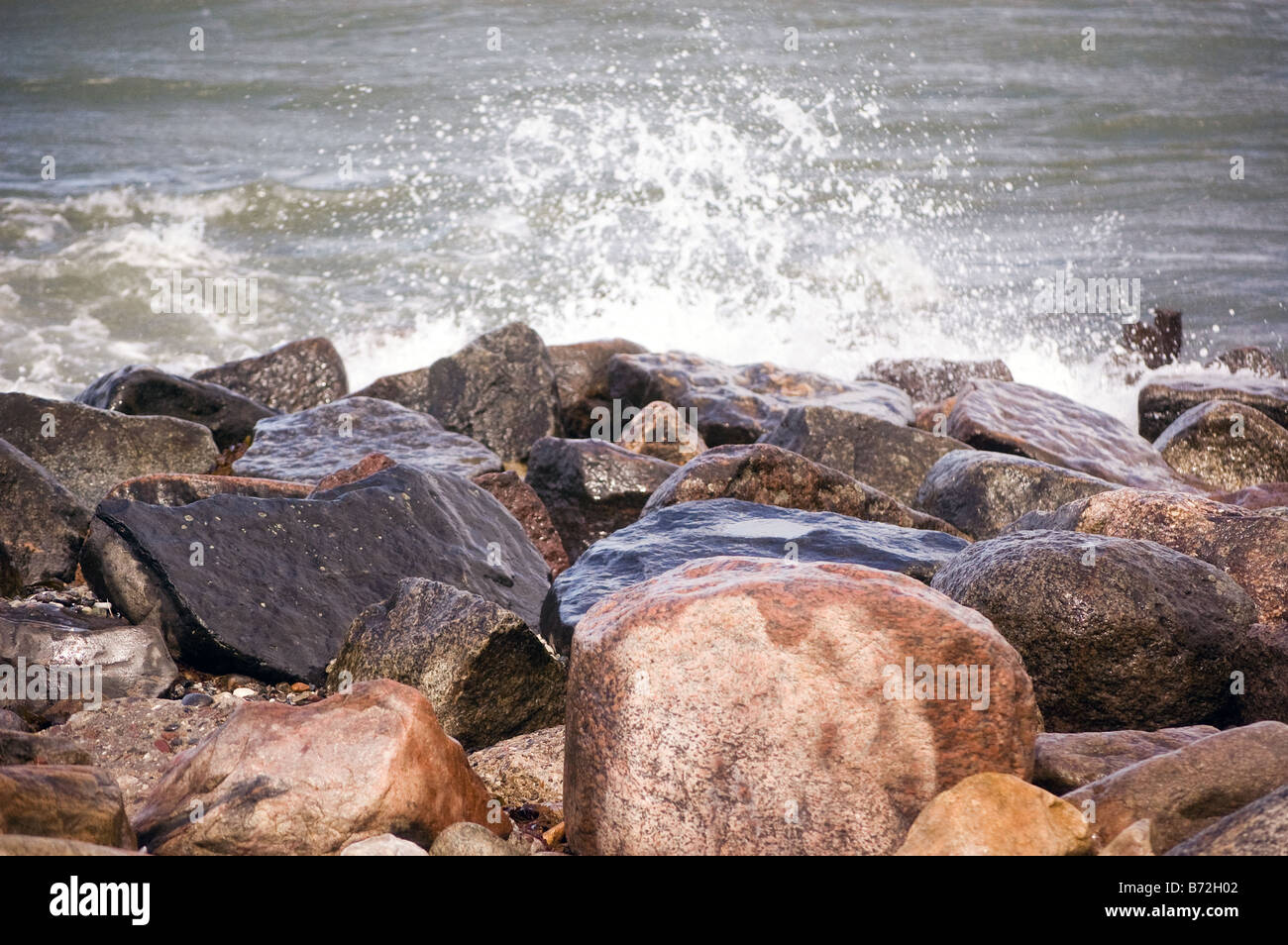Waves crashing onto rocks Stock Photo - Alamy