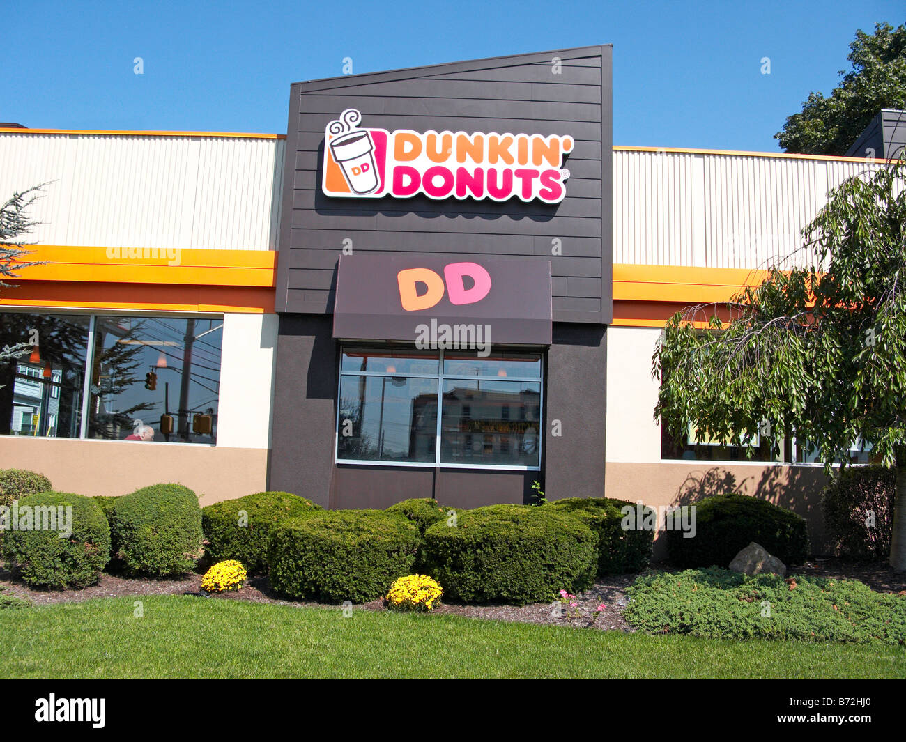 Dunkin donuts coffee hi-res stock photography and images - Alamy