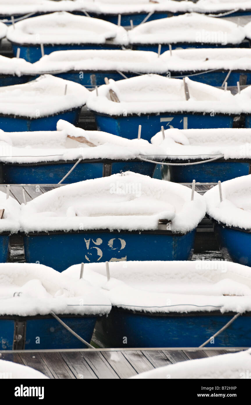 Row boats covered in snow Stock Photo - Alamy