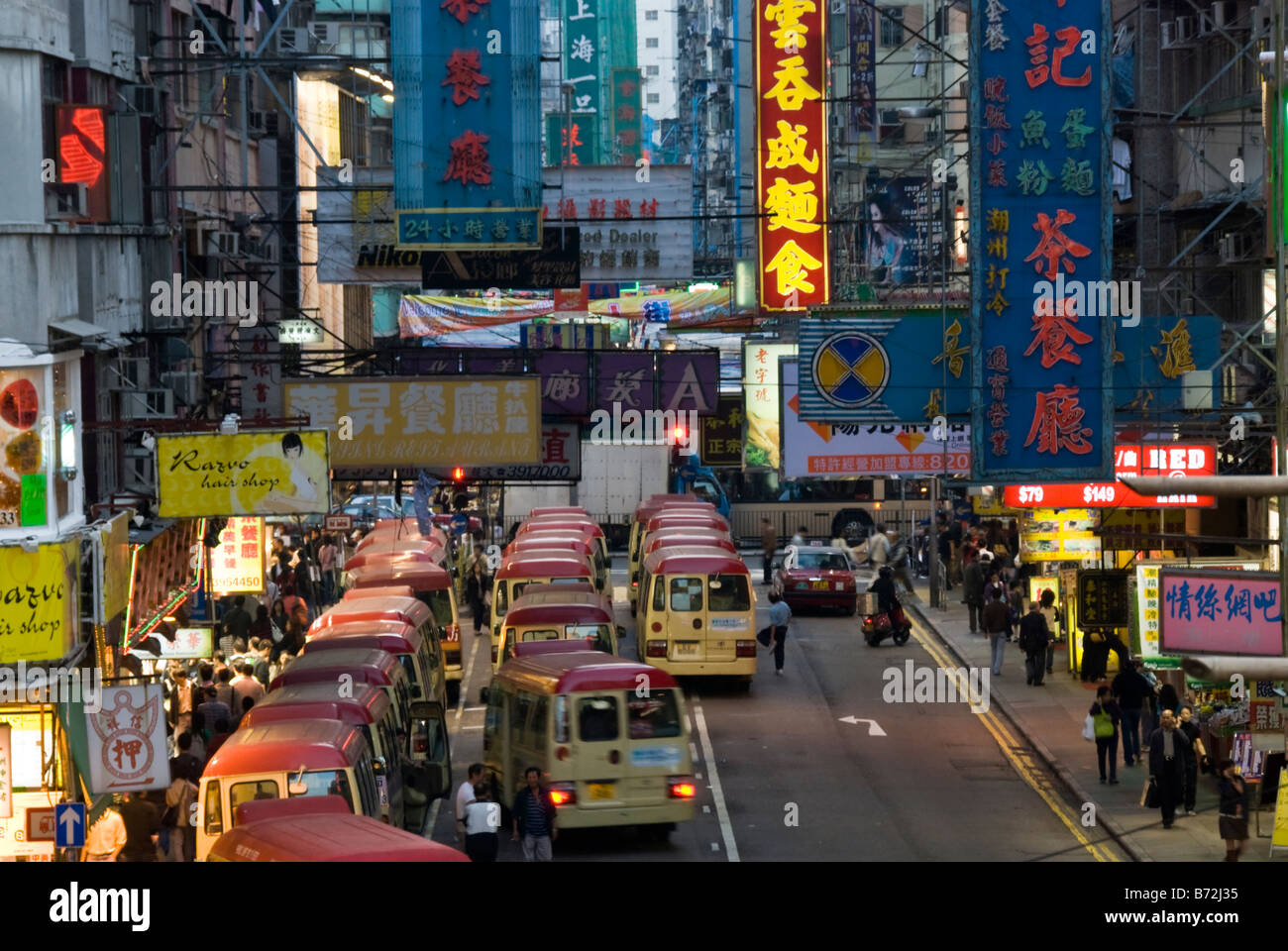 Buses in a queue hi-res stock photography and images - Alamy
