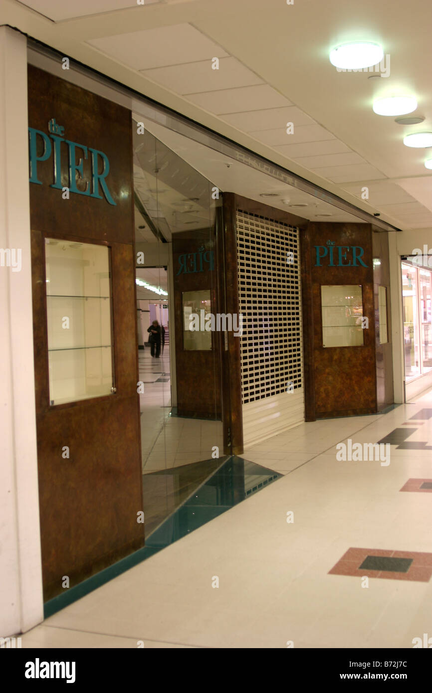 Retail ceased trading hi-res stock photography and images - Alamy