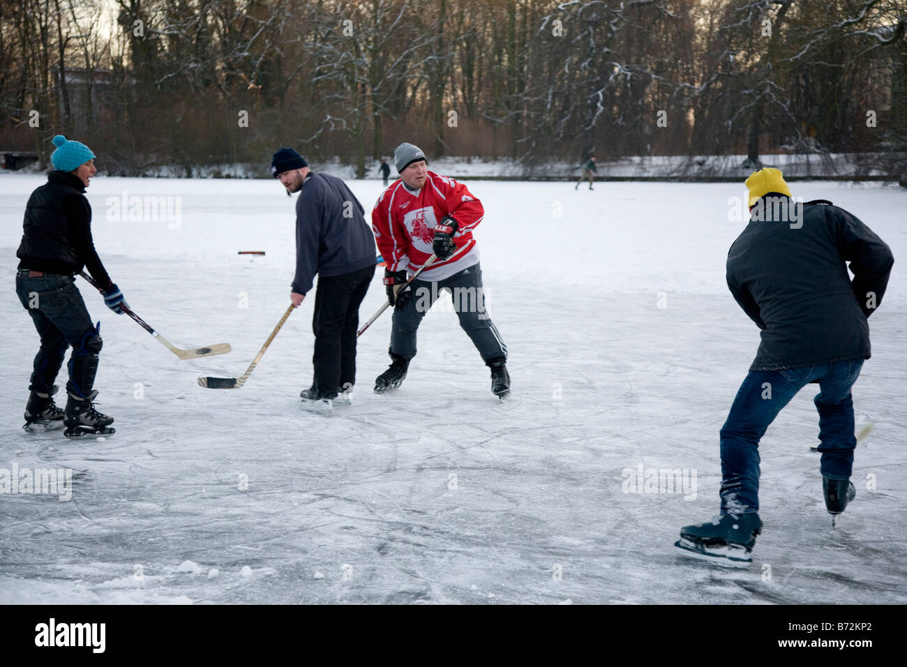 Children playing ice hockey on ice hi-res stock photography and images ...