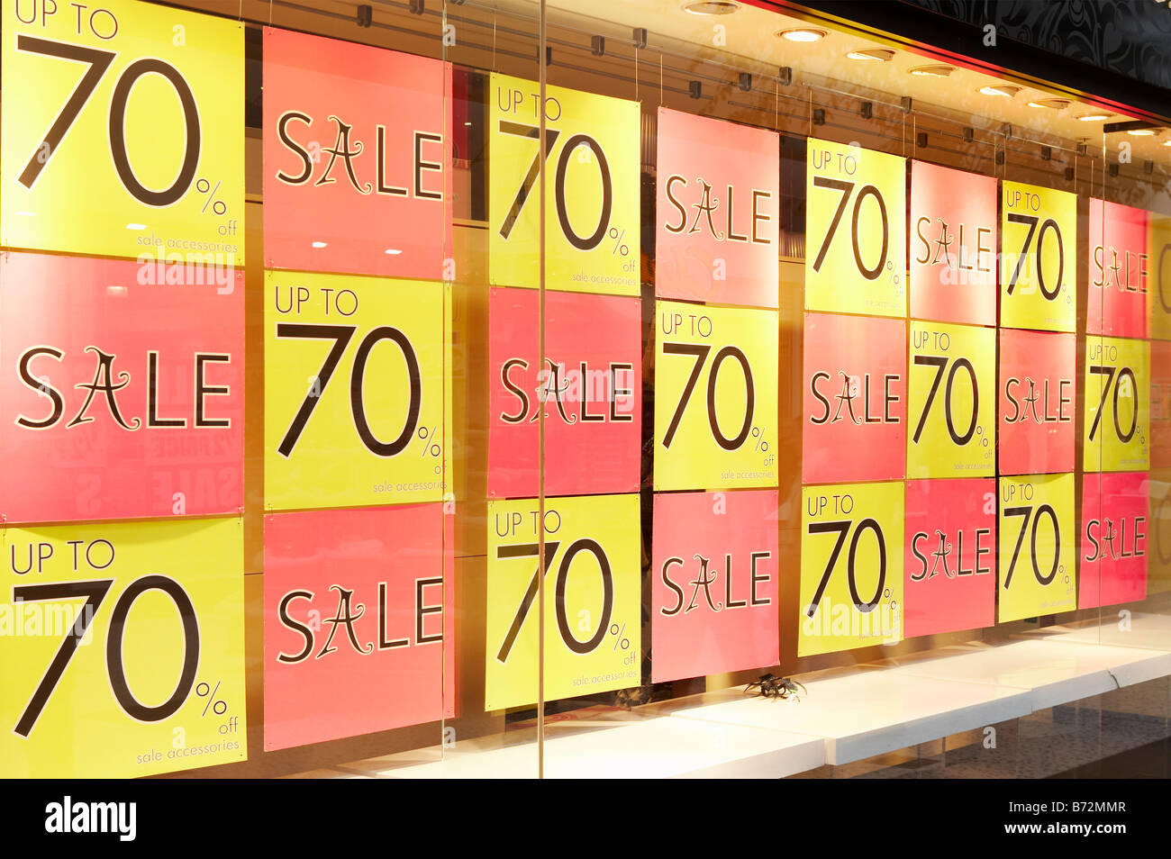 SHOP WINDOW SALE SALES SIGN PRICE REDUCTION SAVE SAVING MONEY CHRISTMAS ...