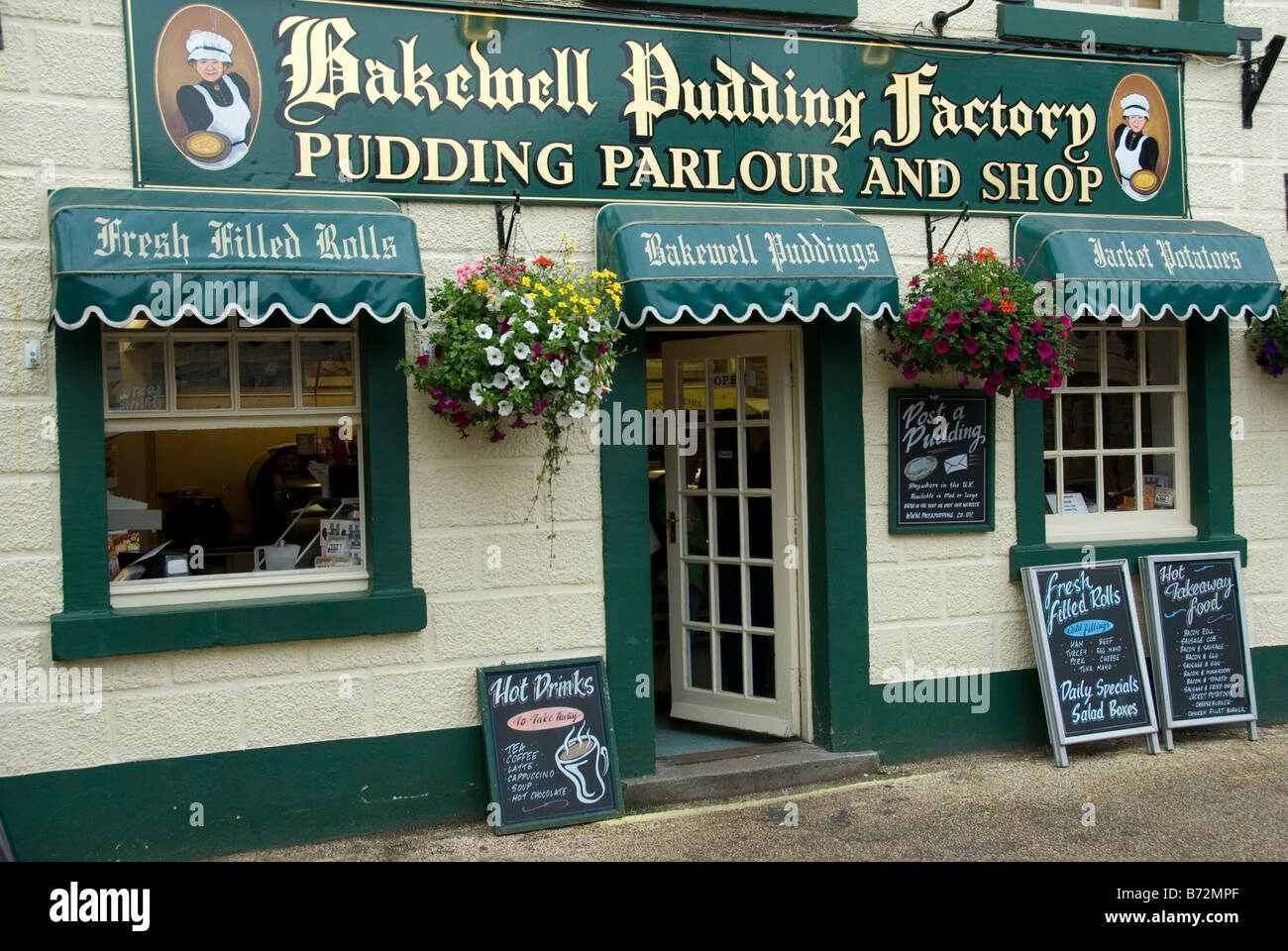 shop Bakewell Pudding Factory, Bakewell Stock Photo - Alamy