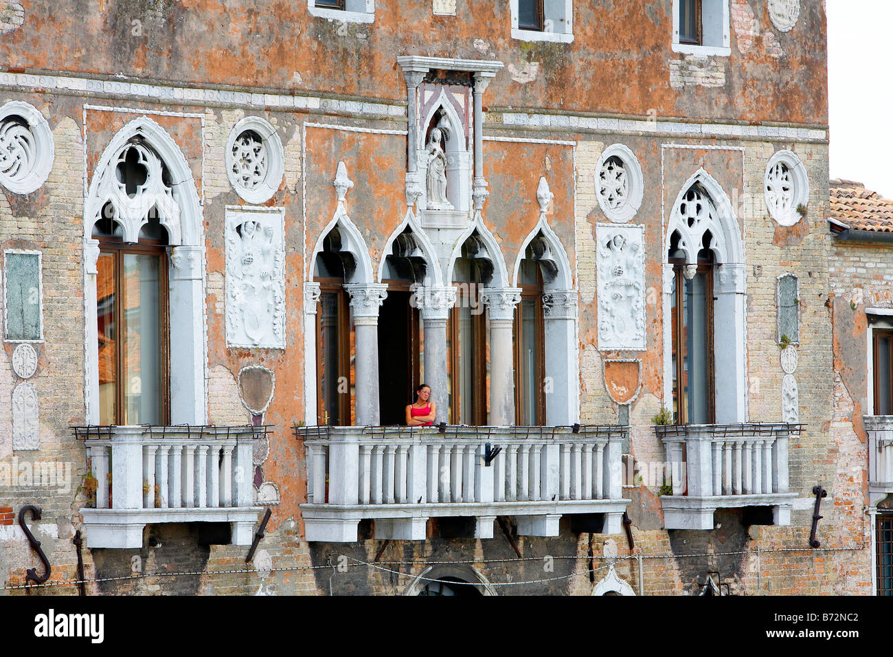 Venice building crumbling hi-res stock photography and images - Alamy