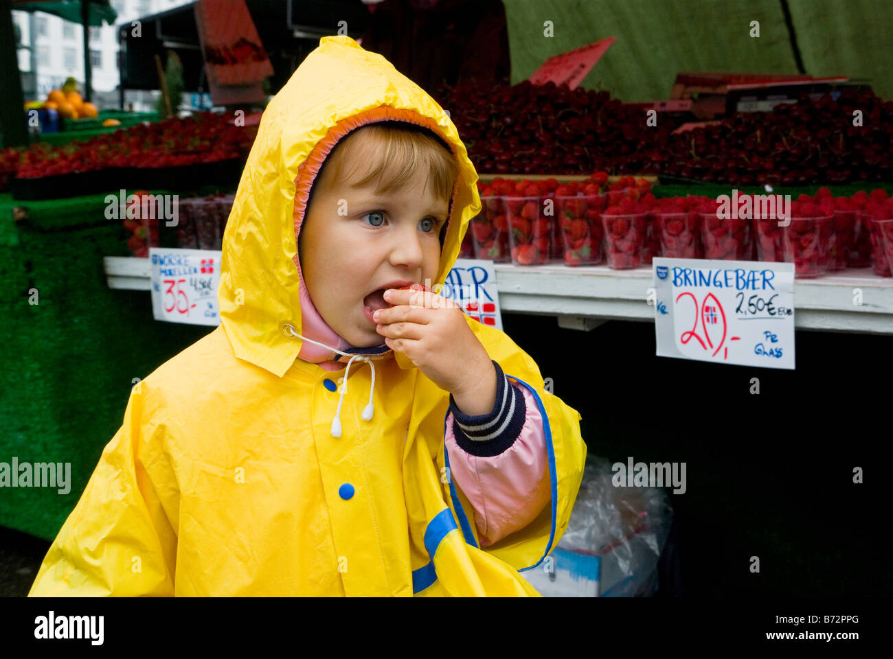 Child eating fish hi-res stock photography and images - Alamy