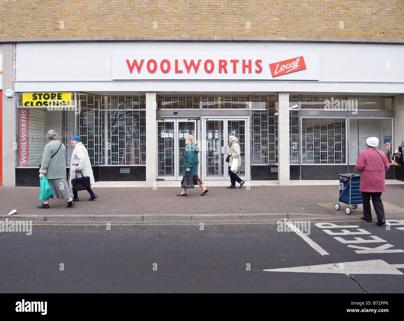 Empty Woolworths store in Rustington, West Sussex, UK Stock Photo - Alamy