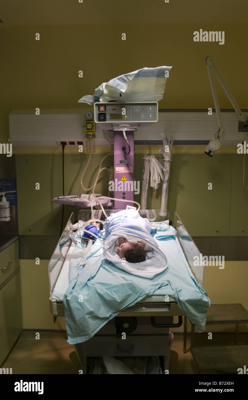 Baby delivery surgery hi-res stock photography and images - Alamy