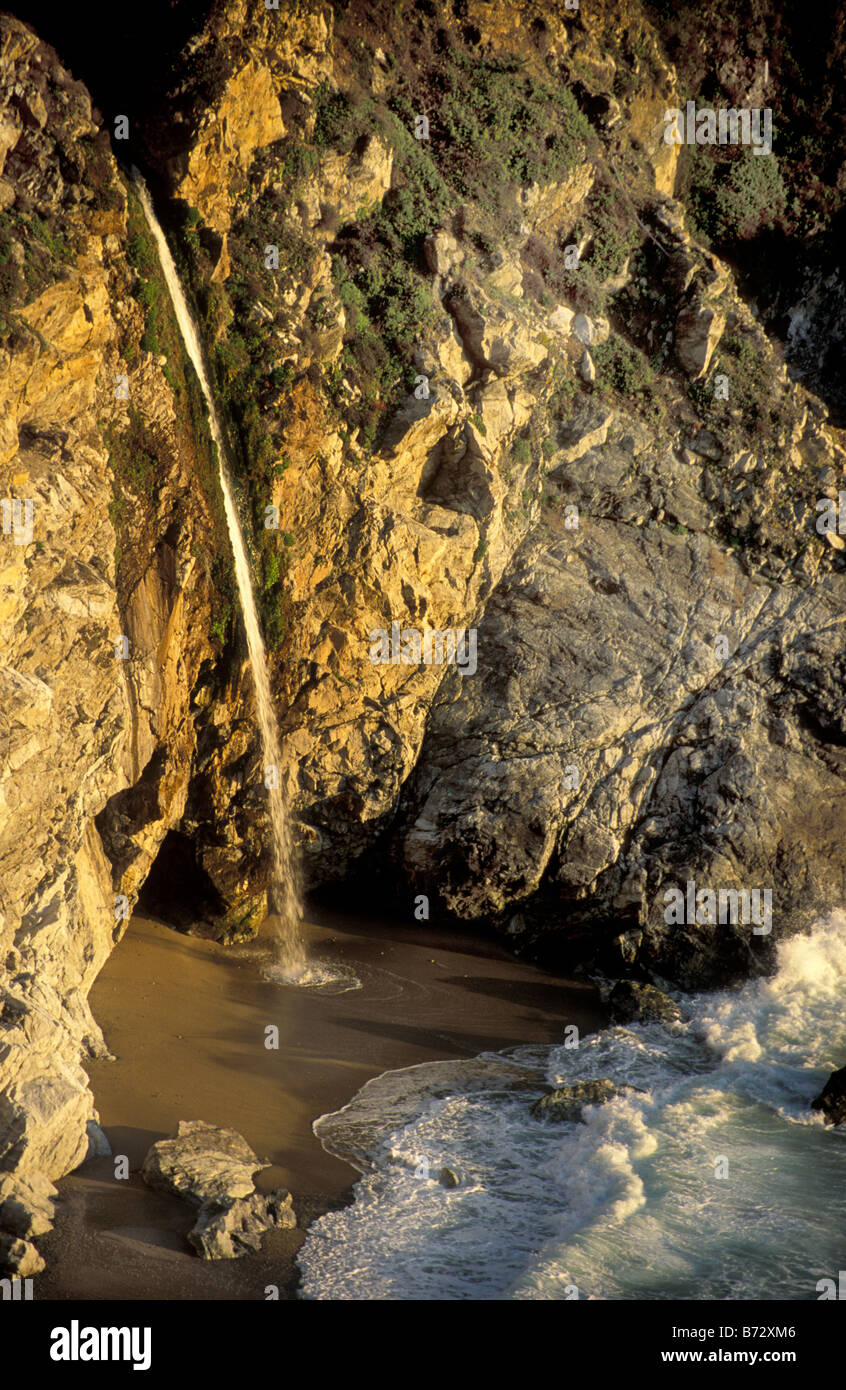 Big sur waterfalls hi-res stock photography and images - Alamy
