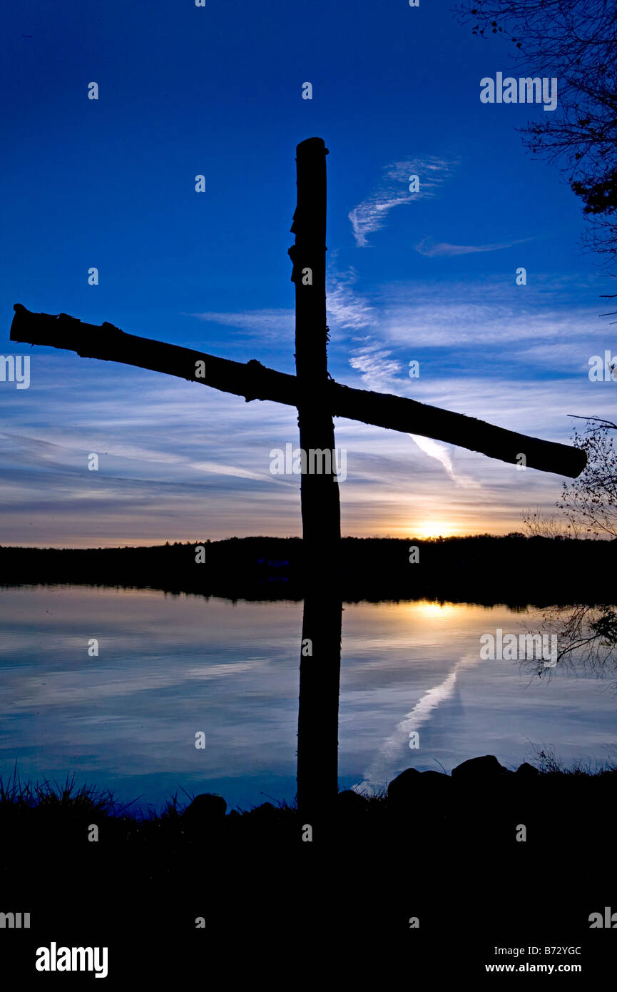 A handmade cross on a lakeside at sunset Stock Photo - Alamy