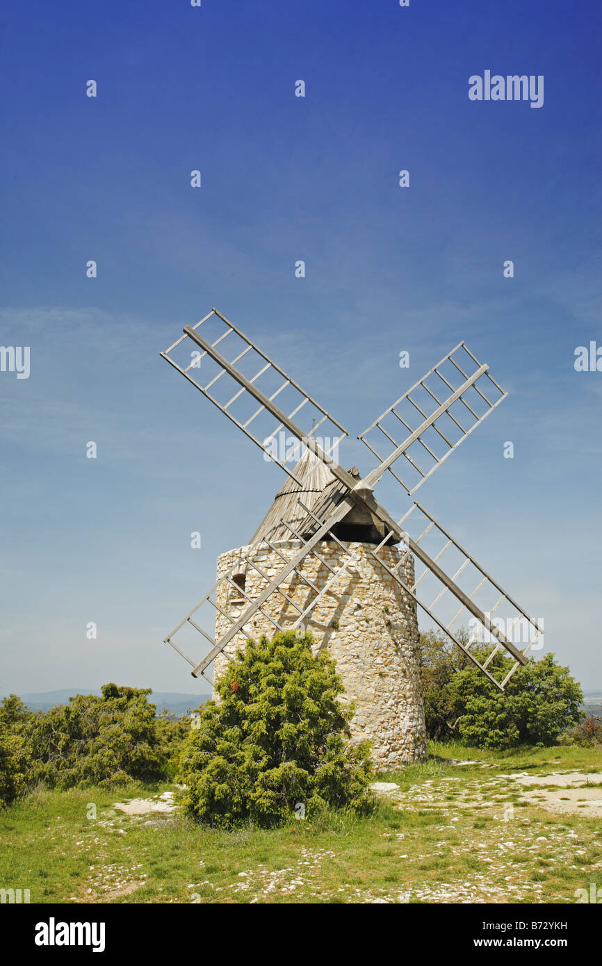 Moulin france hi-res stock photography and images - Alamy