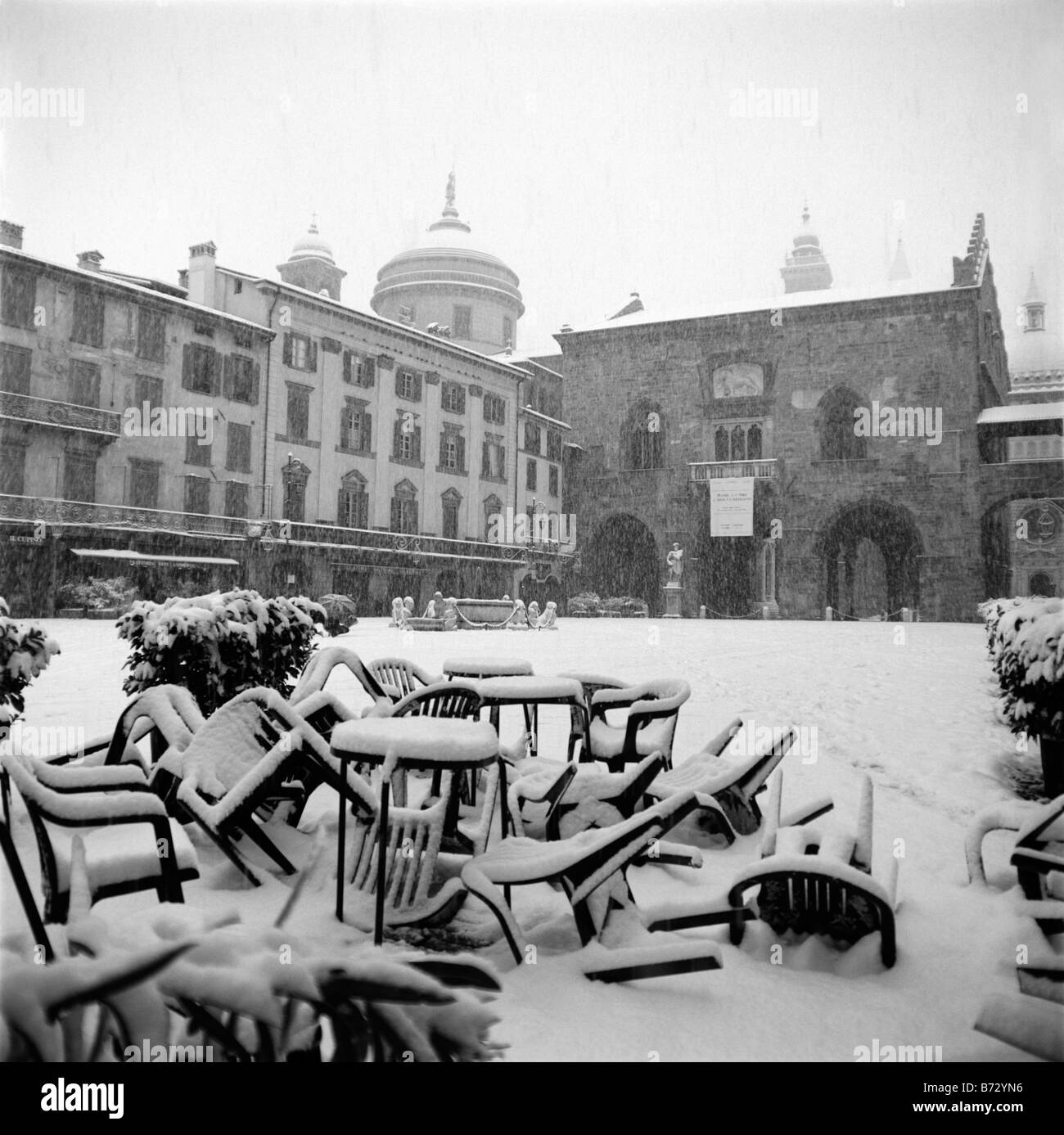 Bergamo Alta Piazza Vecchia in winter with snow falling Stock Photo - Alamy