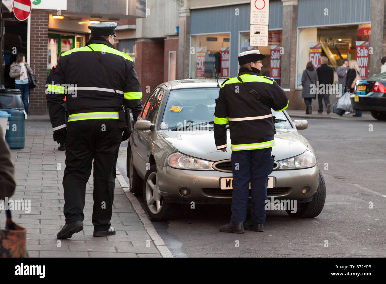 Traffic wardens hi-res stock photography and images - Alamy