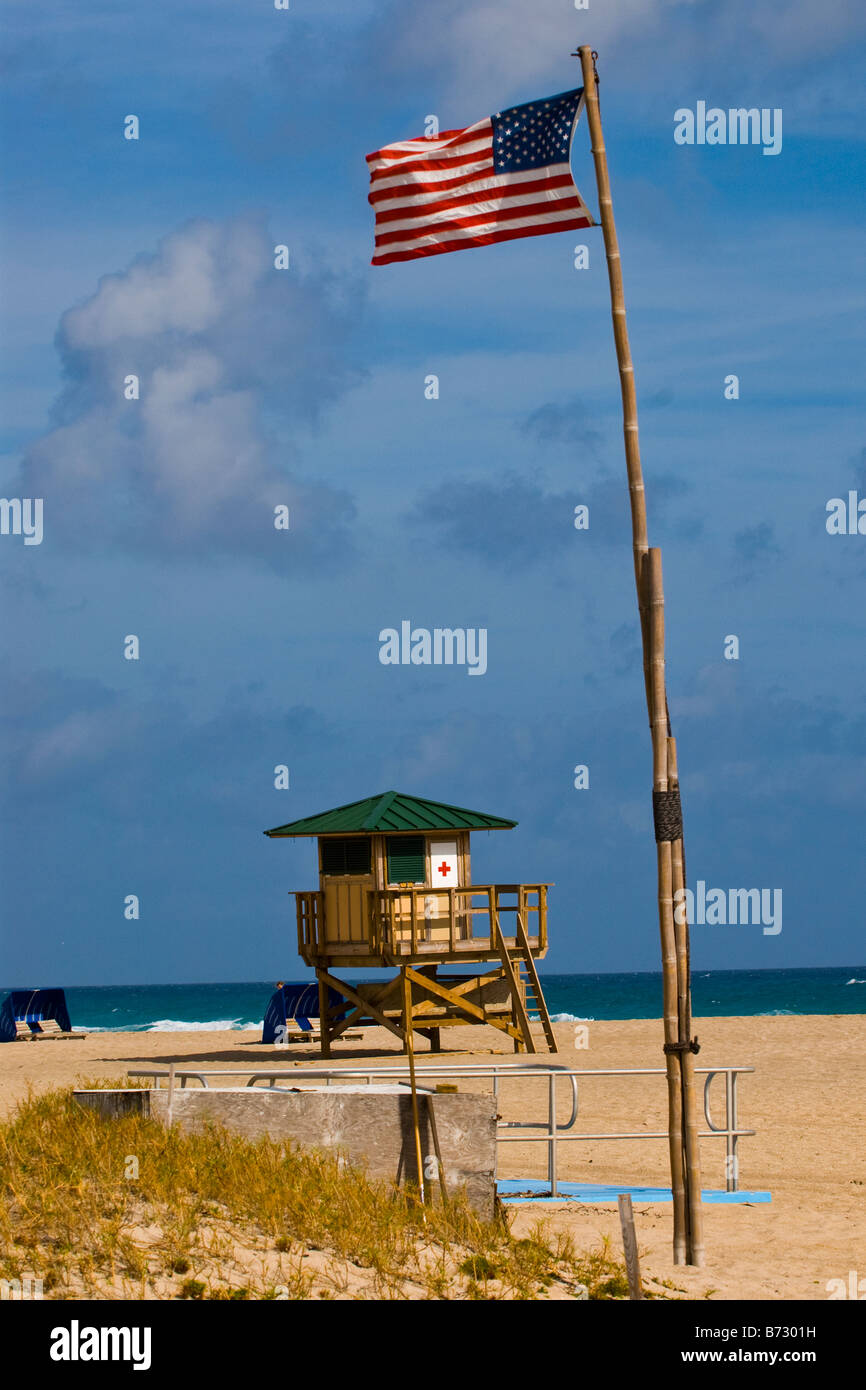 Lifeguards shed hi-res stock photography and images - Alamy