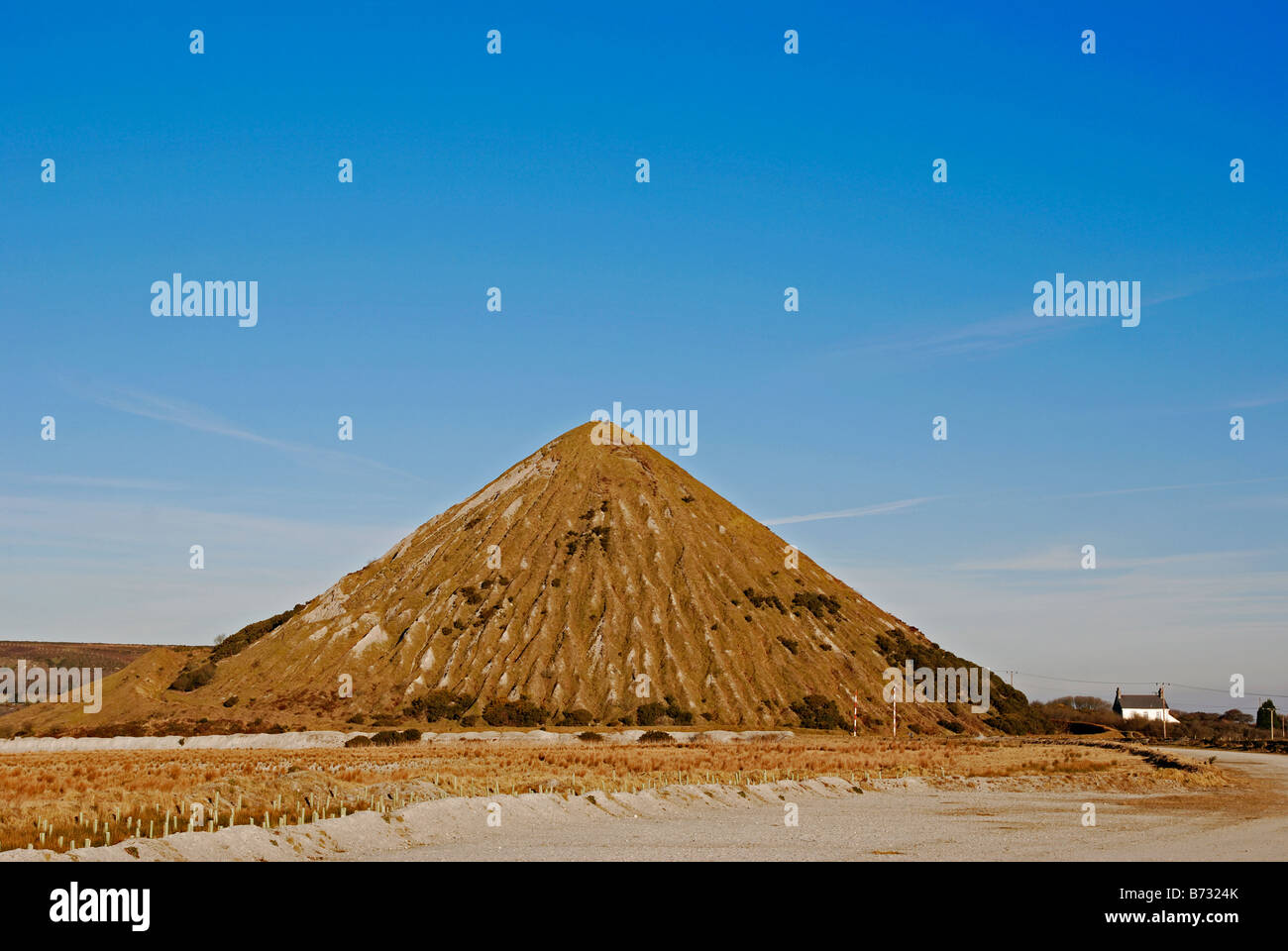 Spoil mound hi-res stock photography and images - Alamy